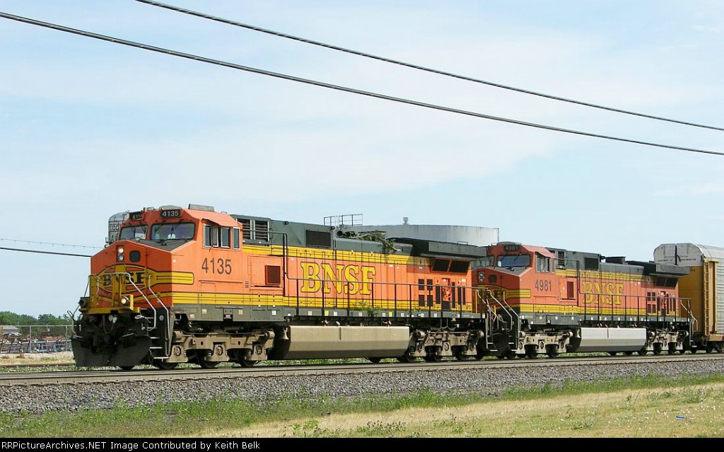 BNSF 4136 and 4981